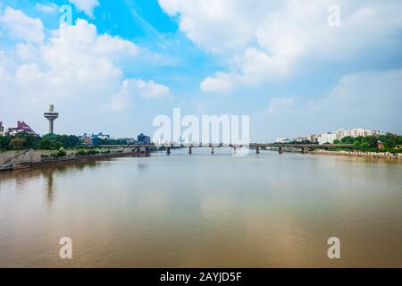 Sabarmati riverfront aerial view in the city of Ahmedabad, Gujarat ...