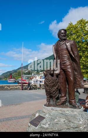 Statue of William Gilbert Rees (Founder of Queenstown), Marine Parade ...