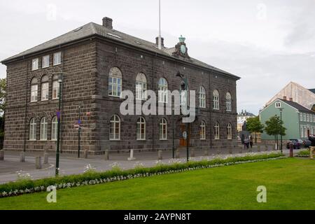 The Icelandic parliament building, Althingi, in Reykjavik, Iceland ...
