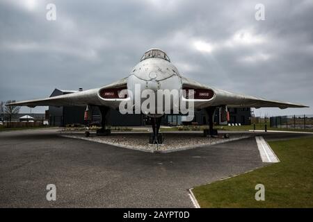 Aircraft AVRO Vulcan Olympus Test Bed flies in at full power and at low ...