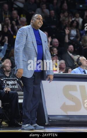 Tulane head coach Ron Hunter calls a play with guard Jaylen Forbes (25 ...