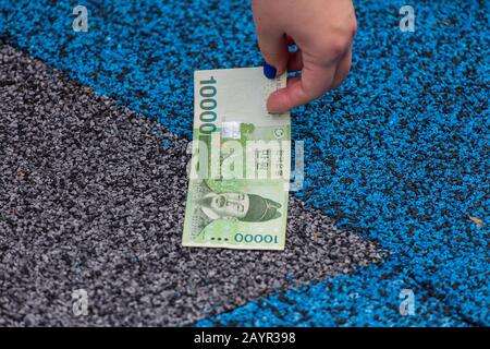 South Korean Banknote 10000 Won Stock Photo - Alamy