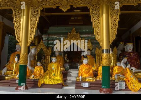 Shwedagon Pagoda, Buddha, statues, Yangon, Burma.Pagode Shwedagon ...