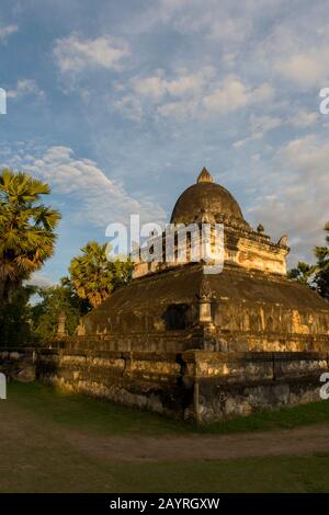 That Pathum Watermelon Lotus Stupa at the Buddhist temple Wat Wisunalat ...