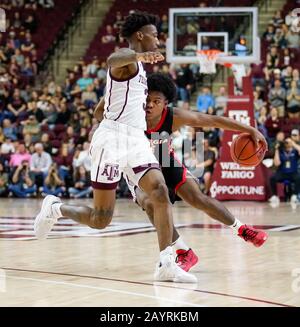 Texas A&M guard Quenton Jackson (3) shoots over LSU forward Tari Eason ...