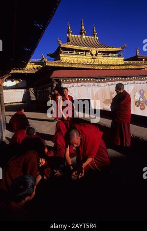 Monks are getting together to debate at the Jokhang Temple in Lhasa ...