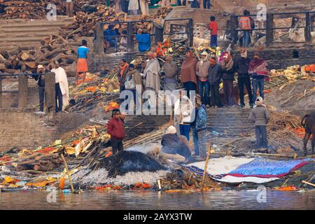 Funeral pyre at Manikarnika Ghat, Varanasi, Banaras, Benaras, Kashi ...