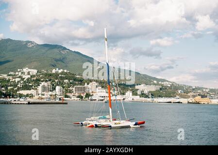 Buildings on the seafront in Yalta, Crimea Stock Photo - Alamy