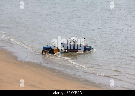 boat on trailer being towed by car in the uk Stock Photo: 35921407 - Alamy
