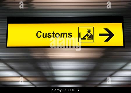 Customs & Excise Goods to declare sign in baggage Hall, Heathrow ...