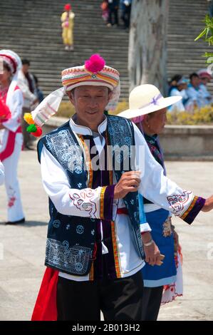 1, one, Chinese man, Bai man, ethnic minority, old man, eye contact ...