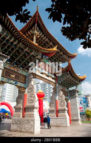 In the ancient city of Kunming stand two ancient pagodas, built between ...