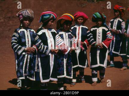 Thailand: Lahu Shehleh women dancing at Lahu New Year celebrations ...