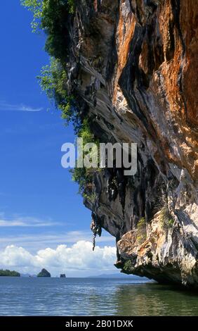 Rocks cliffs in the sea, Ko Yung island, Phi Phi, Andaman sea, Krabi ...