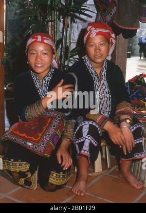 Vietnam: Red Dao (Zao) girls, Sapa, Northwest Vietnam. The Yao (known ...