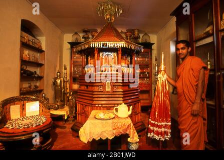 Sri Lanka, Kandy, temple Asgiriya Maha Viharaya, bell, monk Stock Photo ...