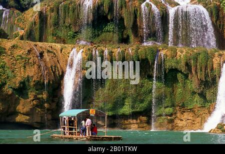 Ban Gioc waterfall on the border of Vietnam and China Stock Photo - Alamy