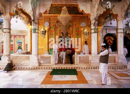 Ajmer Sharif dargah, Rajasthan. Tomb of Moinuddin Chishti, main shrine ...