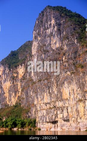 China: Zuo River (Zuo Jiang), Longrui Nature Reserve, Guangxi Province ...