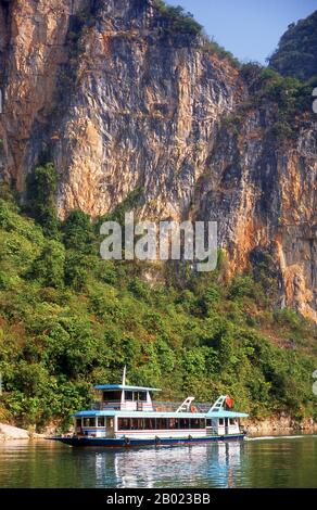 China: Tour boat on the Zuo River (Zuo Jiang), Longrui Nature Reserve ...