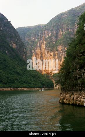 China: Longmen Gorge, one of the Three Little Gorges on the Daning ...