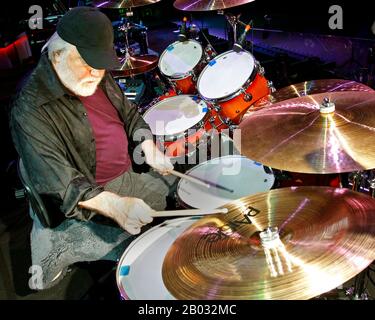 Legendary drummer Ronnie Tutt performs with Neil Diamond at the BB&T ...