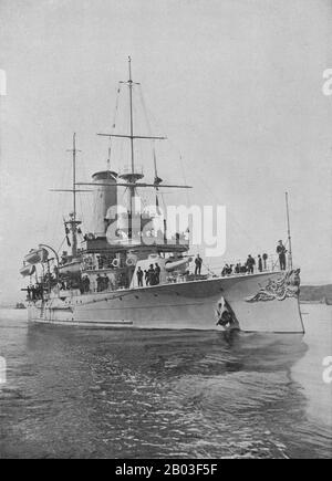 Photograph of the Norwegian naval vessel HNoMS Honningsvåg, identified ...