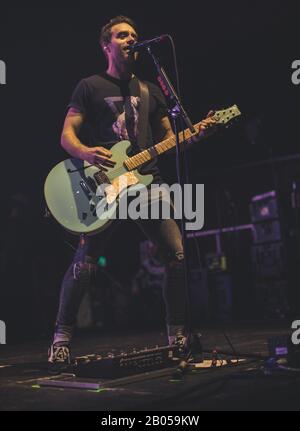 Sébastien Lefebvre guitarist from simple plan, live at o2 victoria ...