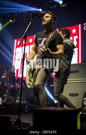 Sébastien Lefebvre guitarist from simple plan, live at o2 victoria ...