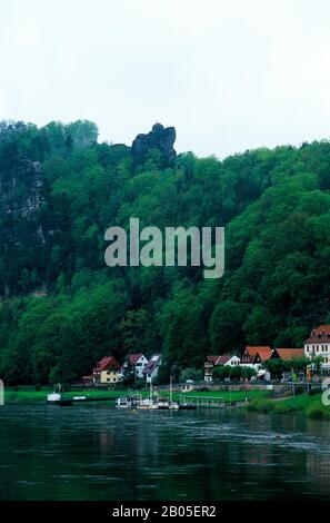 GERMANY, SAXONIAN SWITZERLAND, ELBE RIVER, CASTLE KONIGSTEIN, RAIN ...