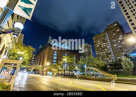 Chigaco buildings view at night Stock Photo - Alamy