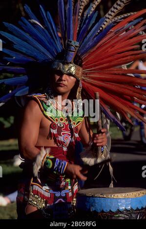 AZTEC TRADITIONAL DANCE PERFORMANCE, DRUMMER (MEXICO Stock Photo - Alamy