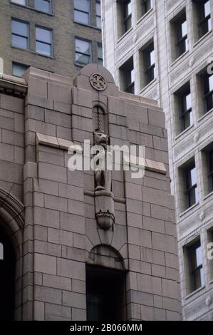 USA, MICHIGAN, DETROIT, DOWNTOWN, BUHL BUILDING, DETAIL, LION STATUE ...
