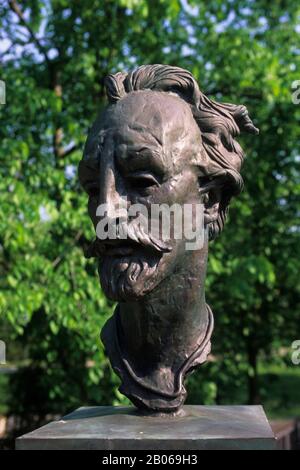 Shakespeare head statue, Shakespearean Gardens, Stratford, Ontario ...