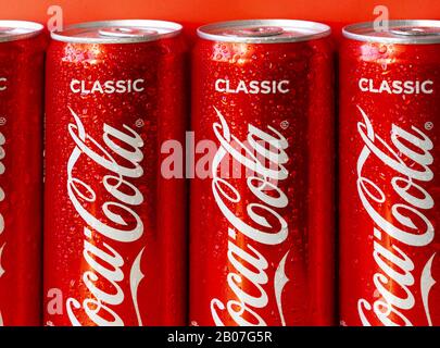 COCA COLA CAN COVERED IN WATER DROPLETS Stock Photo - Alamy