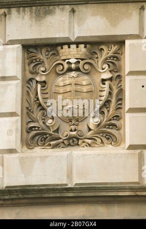 Bath City crest coat of arms painted on a lampost. The Roman City of ...