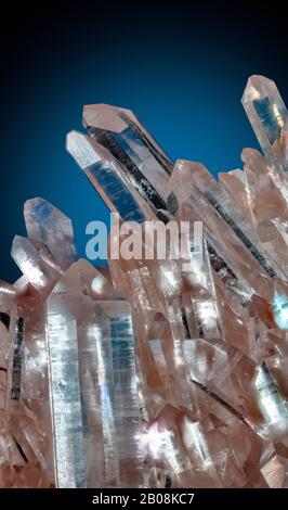Quartz is a mineral composed of silicon and oxygen atoms in a ...