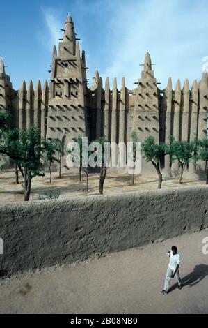 MALI West Africa Mopti Djenne View over ourtyard of mud constructed ...