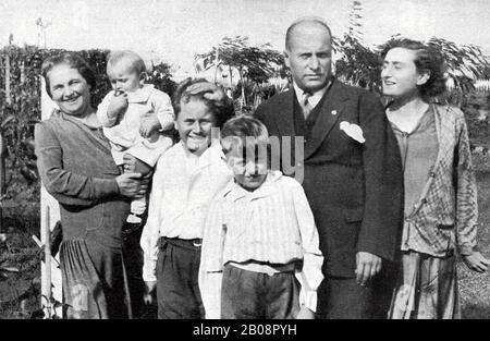 Mussolini And Family Stock Photo - Alamy
