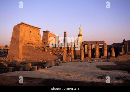 EGYPT, NILE RIVER, LUXOR, TEMPLE OF KARNAK, STATUE OF RAMSES II Stock ...