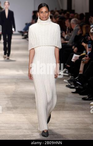 The Jil Sander women's Fall/Winter 2020/2021 collection is unveiled ...