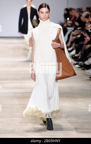 The Jil Sander women's Fall/Winter 2020/2021 collection is unveiled ...