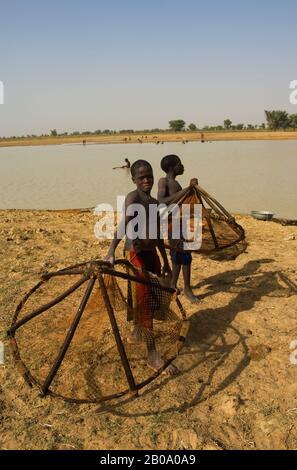 A fisherman in Djenne, Mali Stock Photo - Alamy