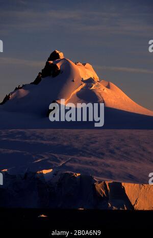 ANTARCTIC PENINSULA AREA, MIDNIGHT SUNLIGHT Stock Photo - Alamy