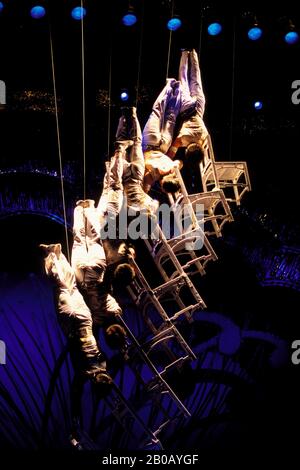 CHINA, SHANGHAI, ACROBATIC SHOW, BALANCING ACT Stock Photo - Alamy
