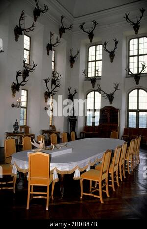 Castle Moritzburg, interior, dining hall, set of dishes Red Dragon of ...