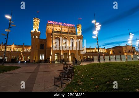 WROCLAW, POLAND - NOVEMBER 16, 2019: Train and platforms "Wroclaw Glowny" - main railway station ...