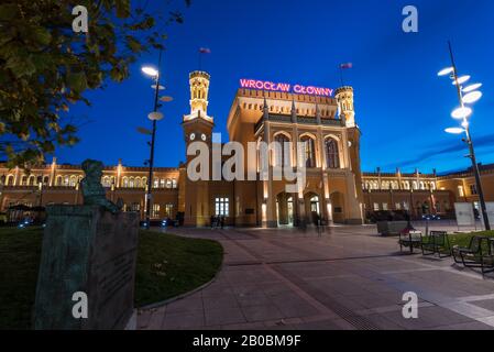 WROCLAW, POLAND - NOVEMBER 16, 2019: Huge suitcase in hall of building main railway station ...