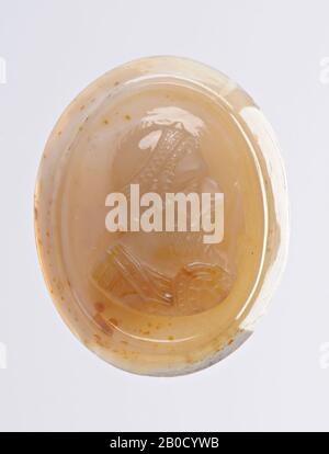 Vz: the small head in profile may carry a laurel wreath, cameo ...