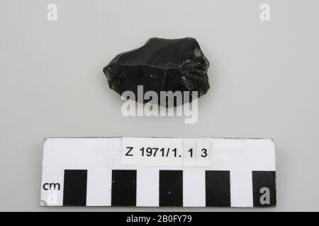 Instrument of obsidian., Tool, stone, obsidian, 2,7 x 1 x 0,3 cm ...